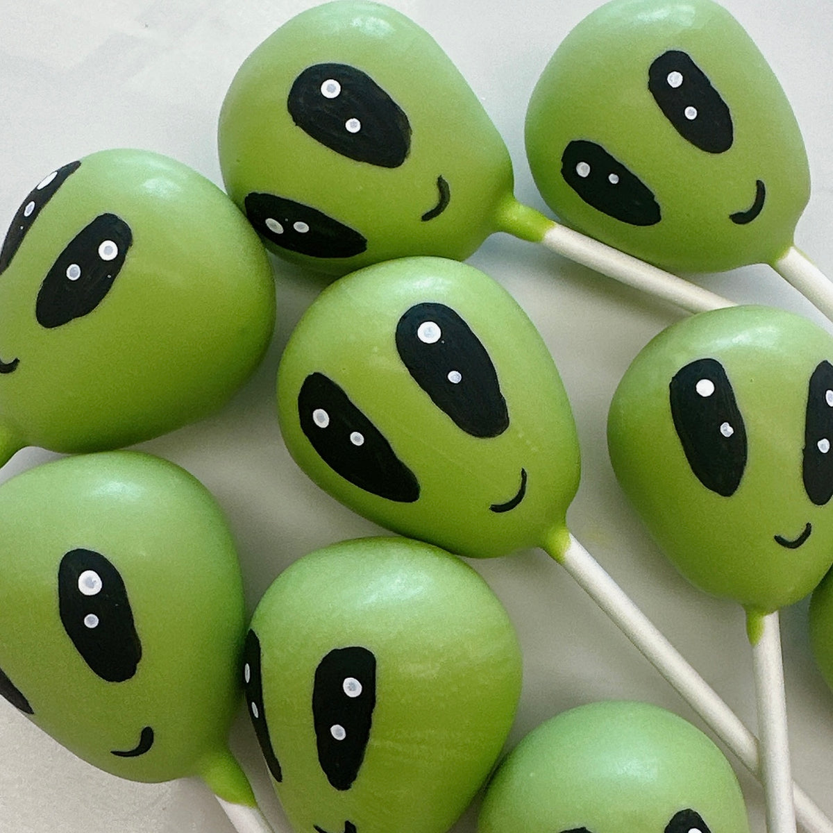 ALIEN CAKE POP DOZEN – NY CAKE POPS